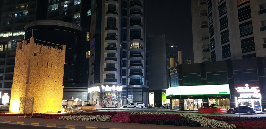 Alışveriş merkezleri Corniche Mall, Ayman, foto