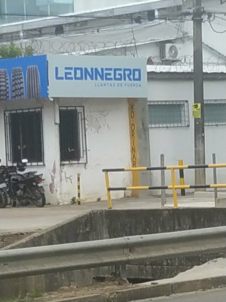 Oto lastik tamiri Leonnegro, Santa‑Krus, foto