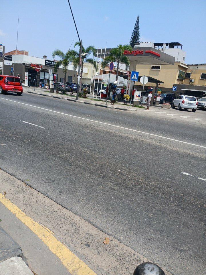 Benzin istasyonu Bomba, Loanda, foto