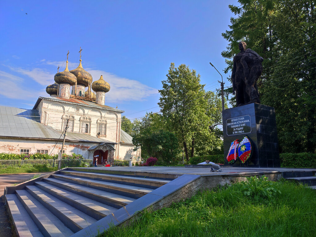 Anıt, heykel Воинам-землякам, погибшим на фронтах Великой Отечественной войны, Ustugna, foto