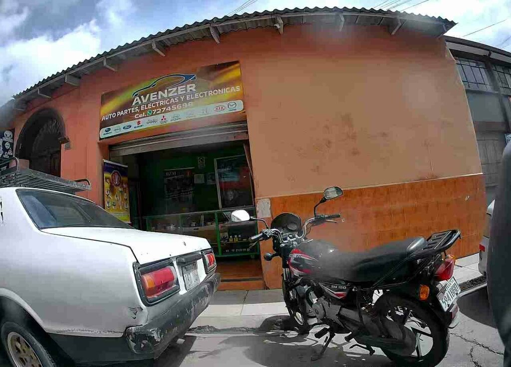 Motosiklet yedek parçaları Avenzer, Cochabamba, foto