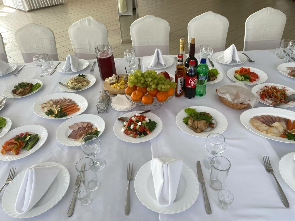 Yemek şirketleri Zal torzhestv Aysberg, Tiumen, foto