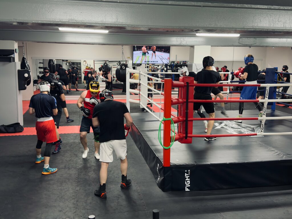 Spor kulüpleri Зал Бокса Hustle, Engels, foto