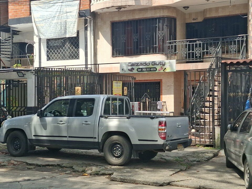 Ayakkabı mağazaları Guty, Cali, foto