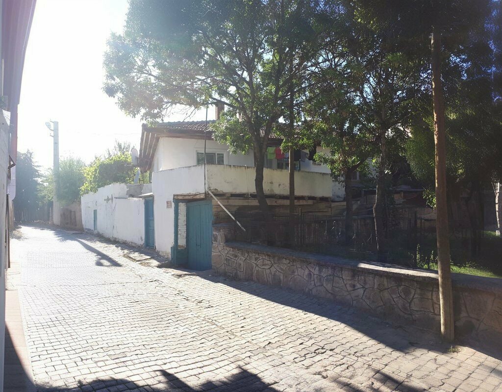 Park, sokak heykeli Marazınoğlu Konağı, Korgun, foto