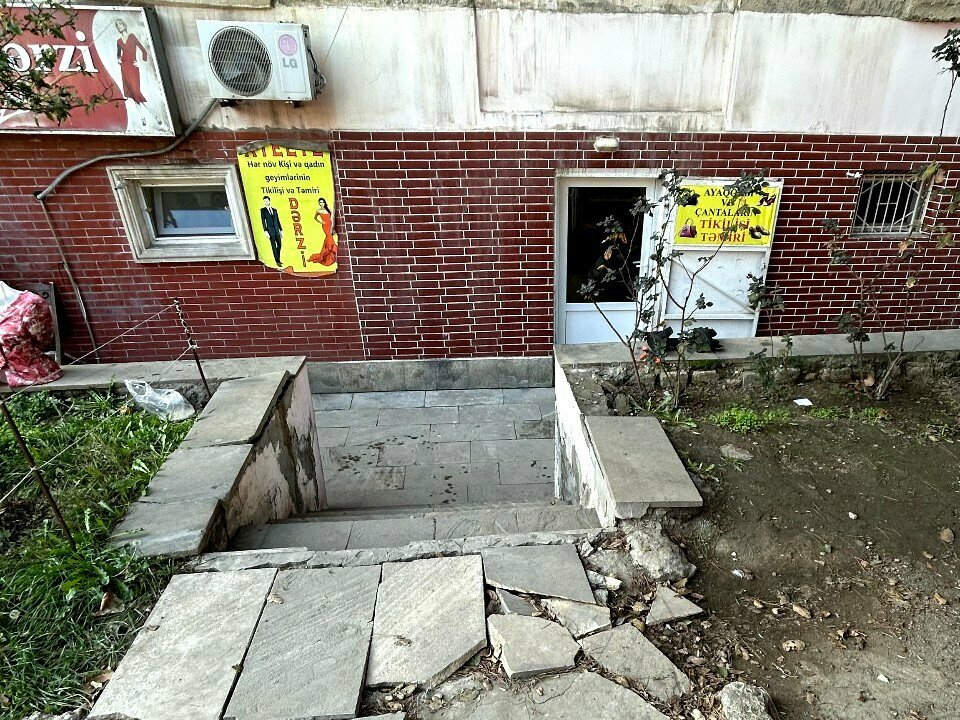 Saat tamircileri Ayaqqabı və çantaların tikilişi təmiri, Bakü, foto