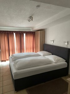 Hotel Restaurant Germania (Scharnhorststraße No:8, Neuwied), otel  Neuwied'den