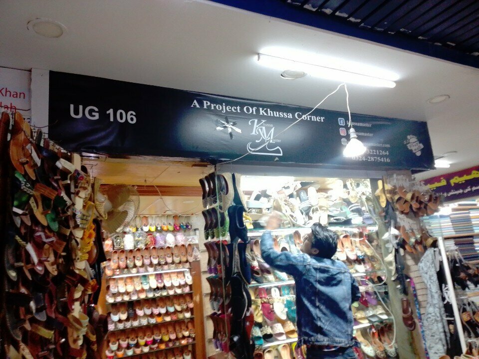 Ayakkabı mağazaları A project of khussa corner, Karaçi, foto