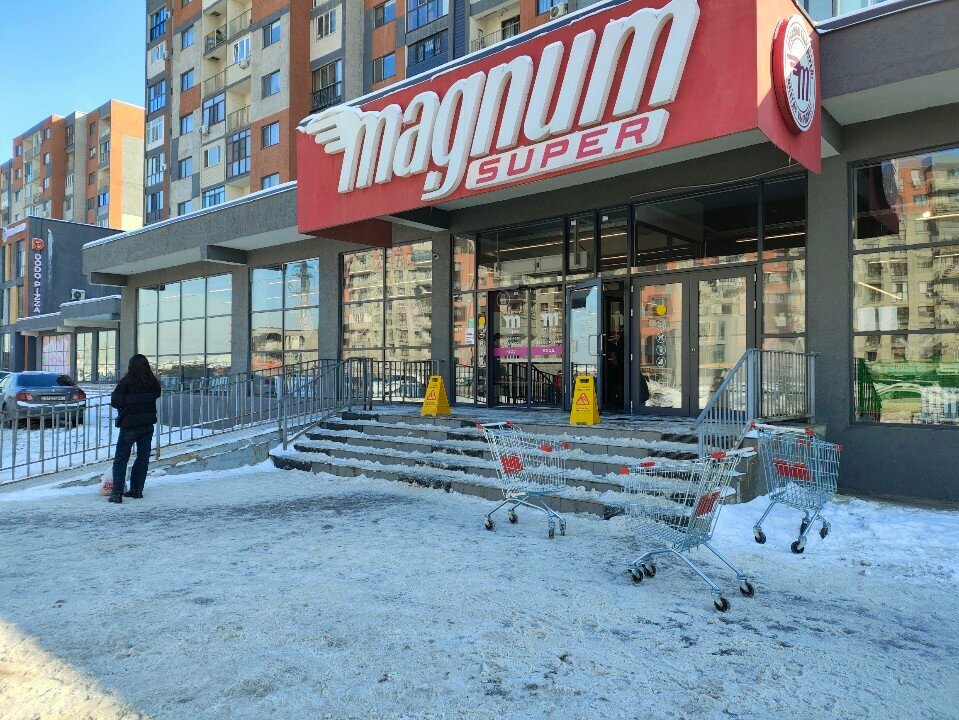 Parsel otomatı Kaspi Postamat, Almatı, foto