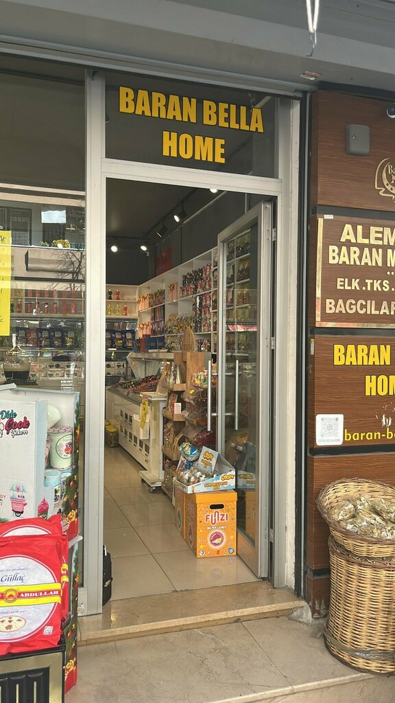 Gıda pazarı Mega Malatya Pazarı, İstanbul, foto