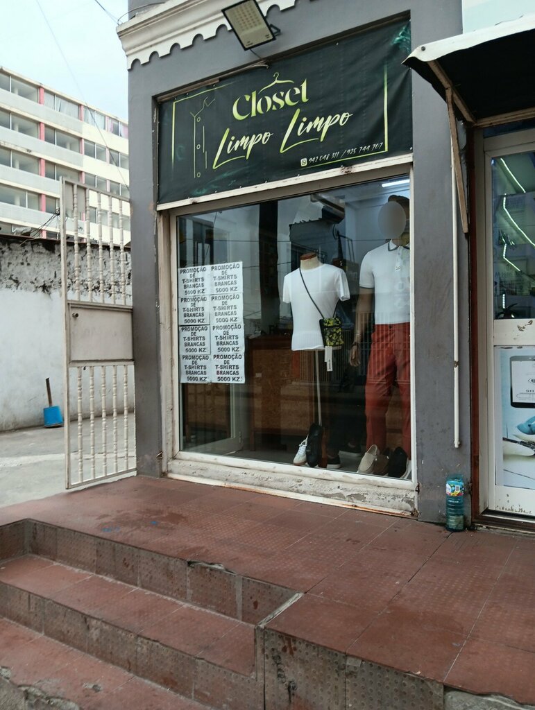 Dış giyim mağazası Closet limpo limpo, Loanda, foto