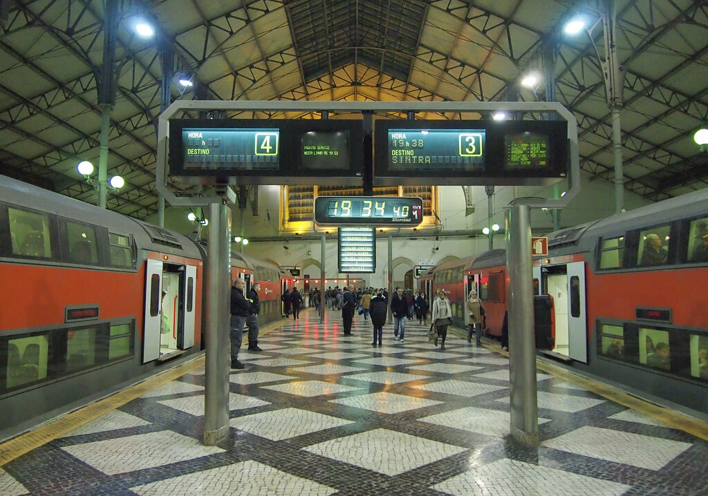 Tren istasyonu Estação do Rossio, Lizbon, foto