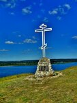 Крест Памяти и Покаяния в честь 2000-летия Роджества Христова в память владыки Санкт-Петербургского и Ладожского Митрополита Иоанна Снычева и всех тех, кто, не щадя живота своего, сложили голову за Великую Русь (Samara Region, Samarskaya Luka National Park, tropa Put reki), şapel, haç anıtı  Samarskaya oblastından