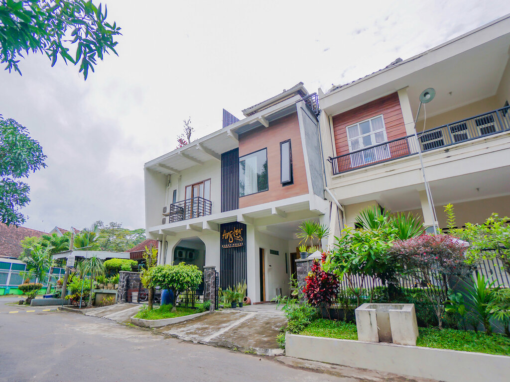 Otel Oyo 90319 Angler Guest House Malang, Malang, foto