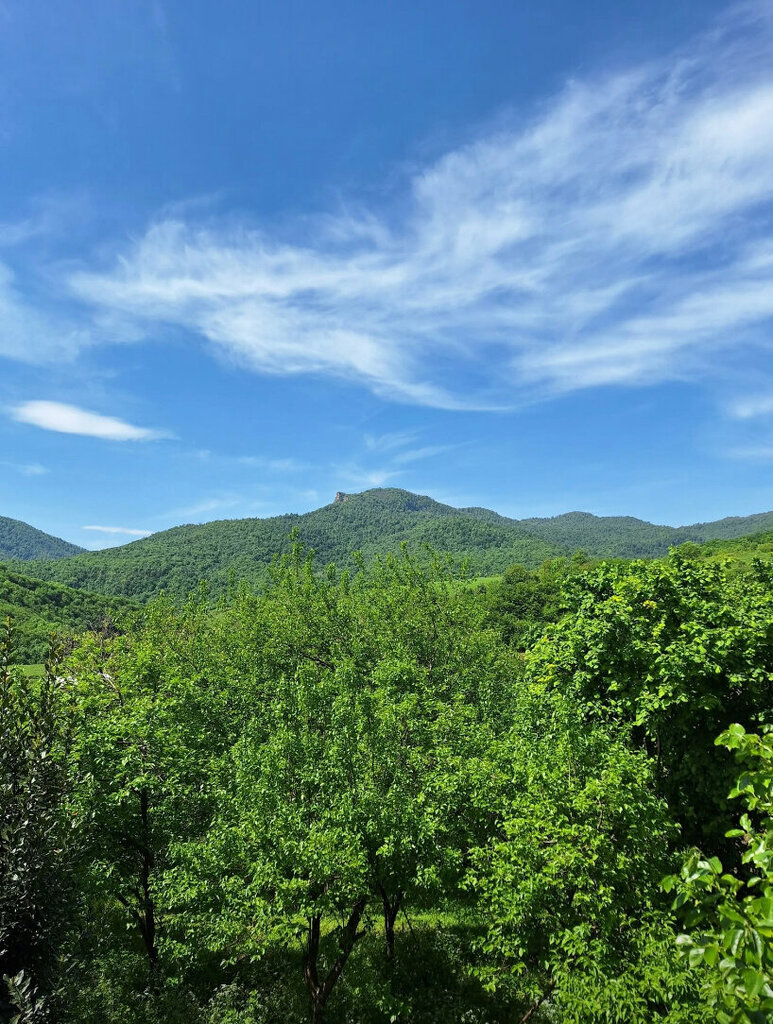 Dağ zirvesi Кер Кар, Tavuş, foto