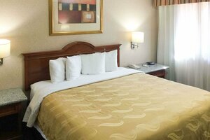 Quality Inn & Suites Oceanside near Camp Pendleton (California, San Diego County, Oceanside), otel  Oceanside'dan