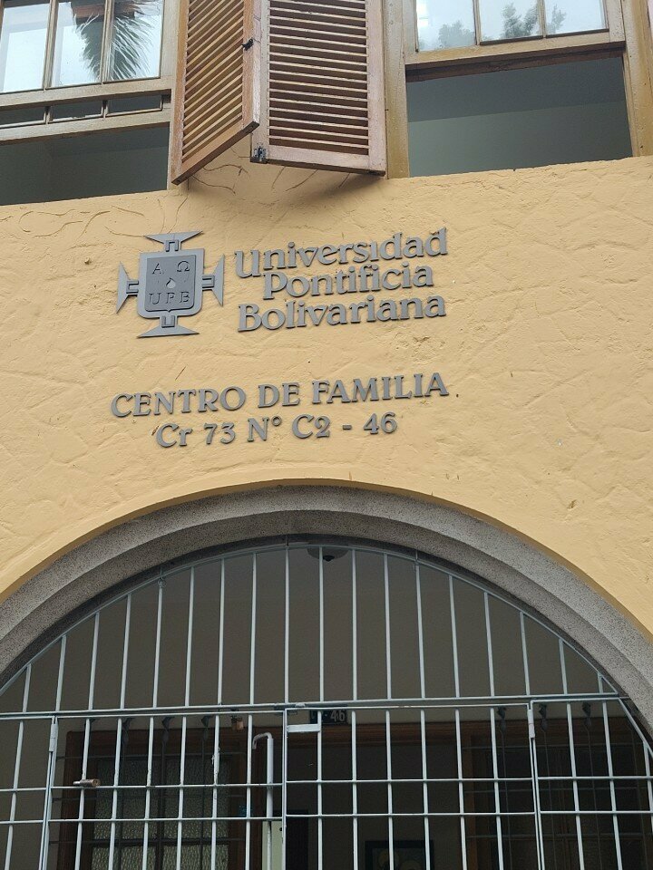 Yönetim ofisi Upb Family Center La Casa Amarilla, Medellin, foto