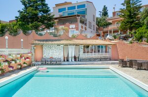 Victoria Hill Hotel (derevnya Dassiya), otel  İyonya Adaları'ndan