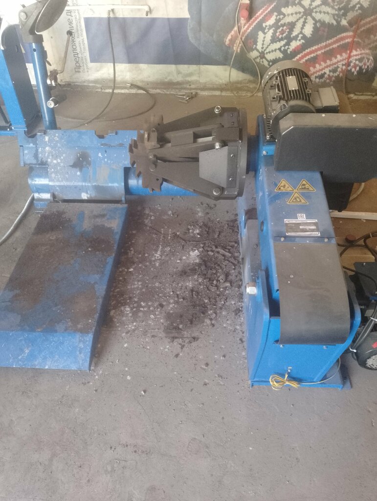 Kamyonların onarımı Ремонт грузовых автомобилей, Tümen (Tiumenskaya) oblastı, foto