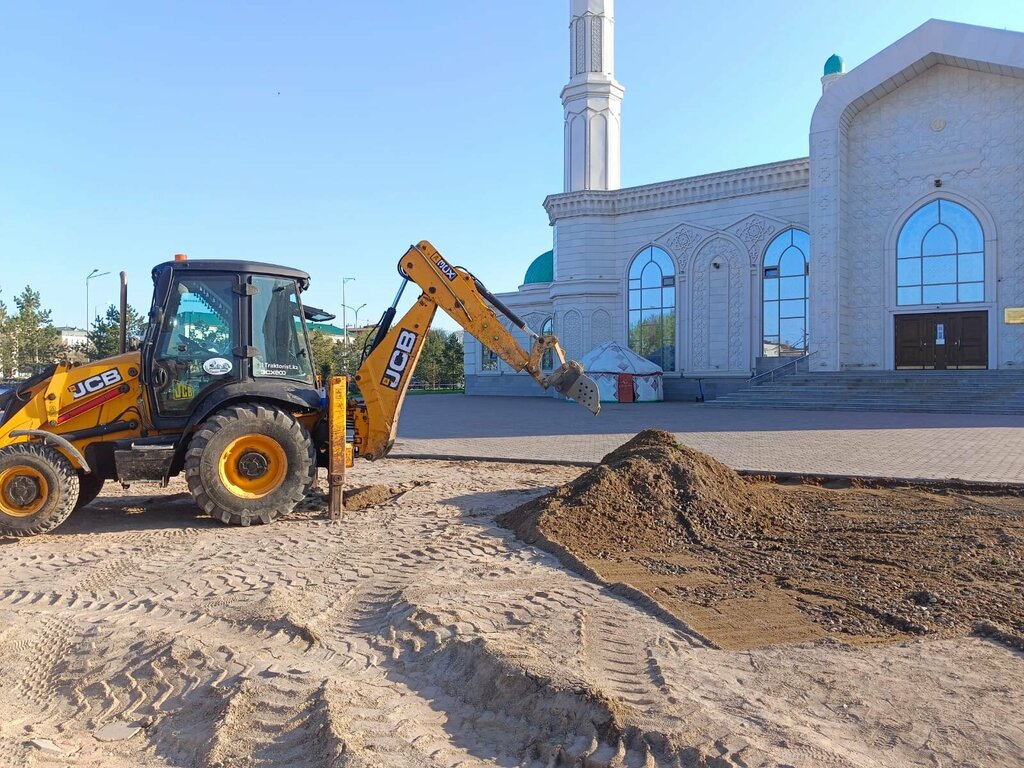 i̇nşaat ekipmanı kiralama Traktorist. Kz, Astana, foto