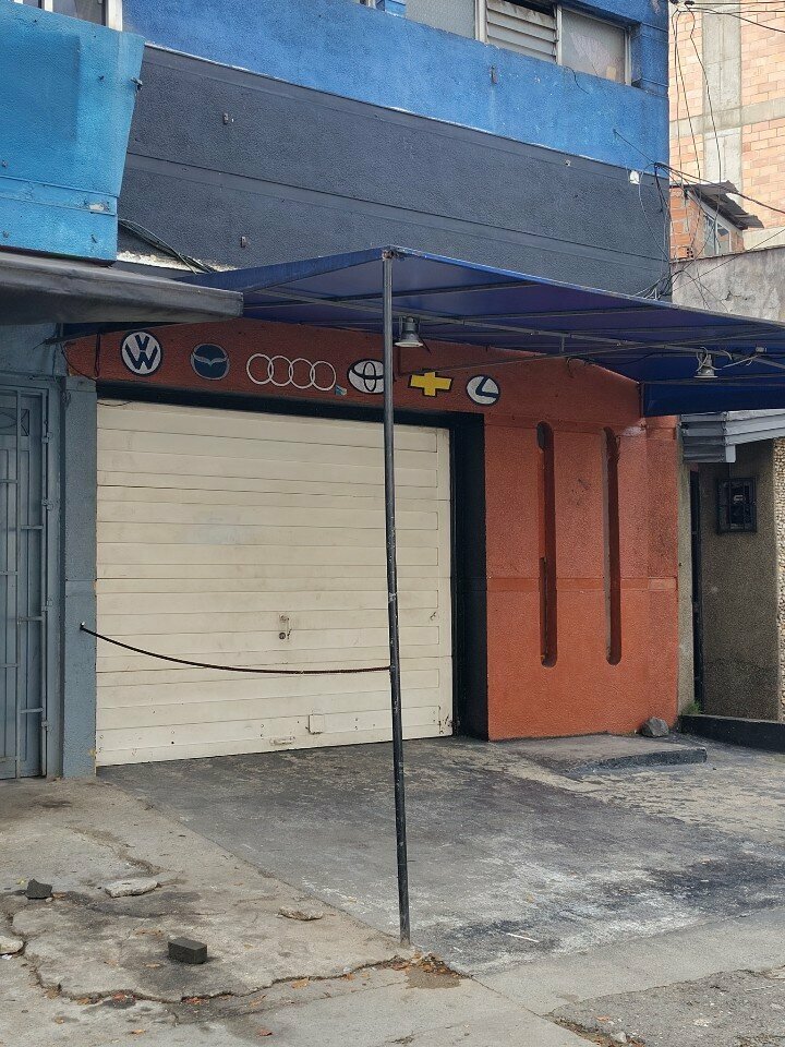 Otomobil servisi Car Repair Shop, Medellin, foto