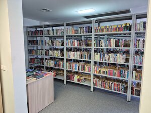 Biblioteka Tsentralnaya Rayonnaya (praspiekt Eniergietykaw No:2), kütüphaneler  Ostrovets'ten