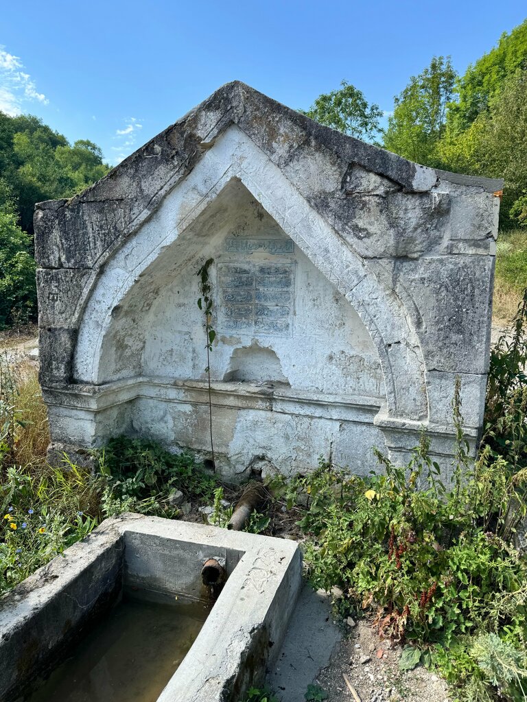 Pınar, çay Spring, stream, Kırım Cumhuriyeti, foto