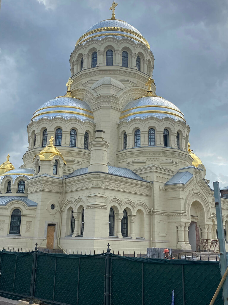 Şapel, haç anıtı Часовня иконы Божьей Матери Милующая, Saint‑Petersburg, foto