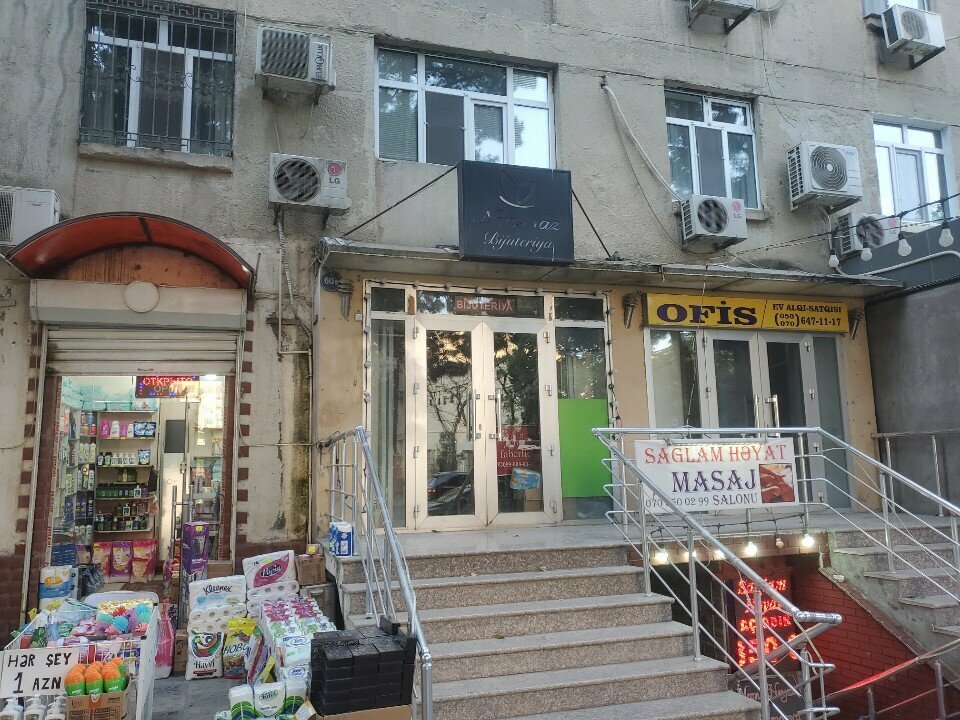 Bijuteriler Naz. naz. bijuteriya, Bakü, foto