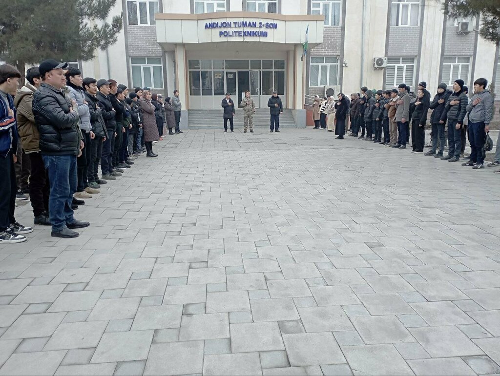 Meslek yüksekokulu Andijan District Vocational School № 2, Andican eyaleti, foto