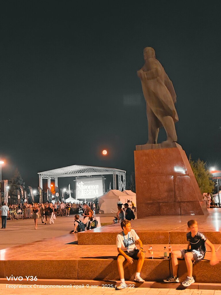 Anıt, heykel В.И. Ленин, Georgievsk, foto