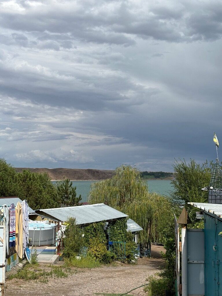 Resort oteller, tesisler Yurik's Dacha, Kapşağay (Kapçagay), foto