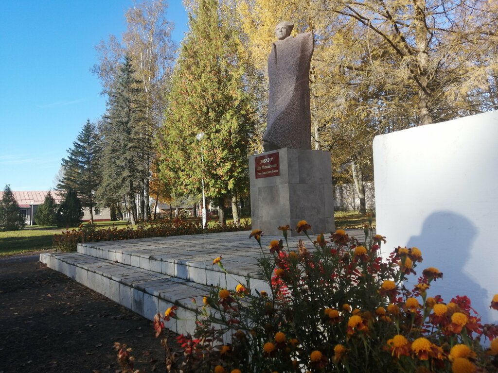 Anıt, heykel Л.М. Доватор, Vitebskaya oblastı, foto