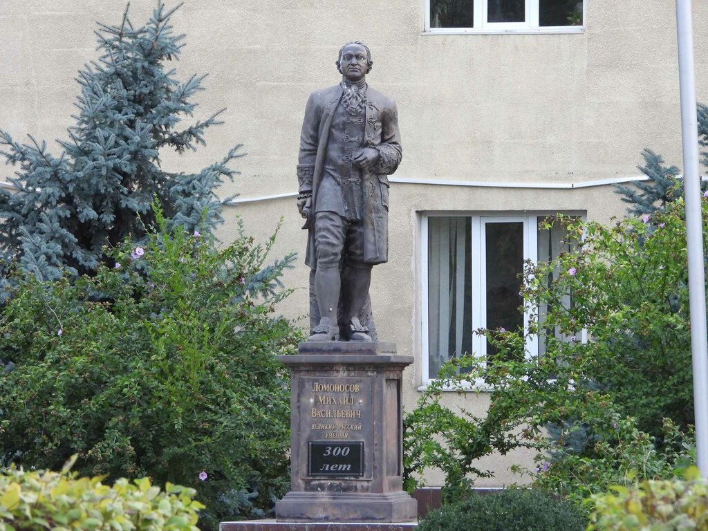 Anıt, heykel М.В. Ломоносов, Makhachkala, foto