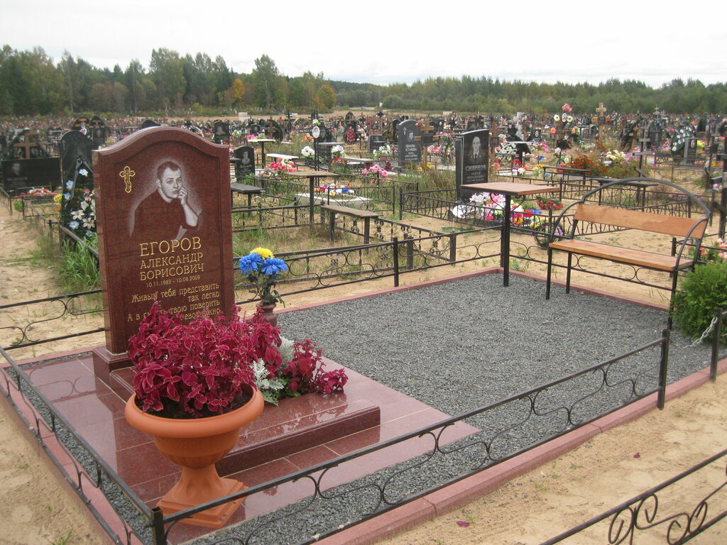 Heykel ve mezarlık taşı üreticileri Magazin pamyatnikov i ritualnykh tovarov, Pskov, foto