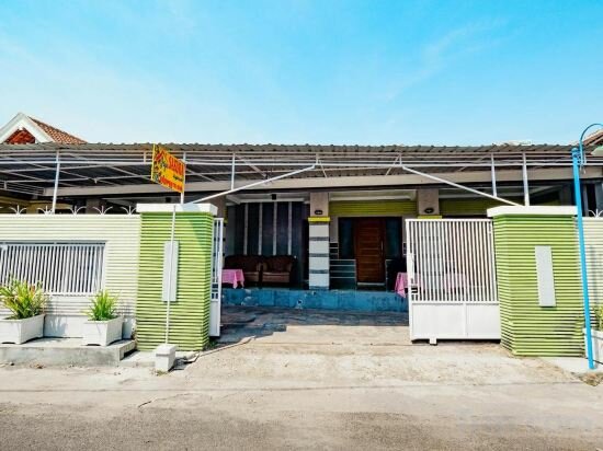 Otel Griya Sakura Syariah near Ums, , foto