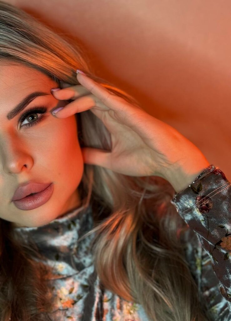 Kaş ve kirpik salonu Stydia narachivaniya resnich, Moskova, foto