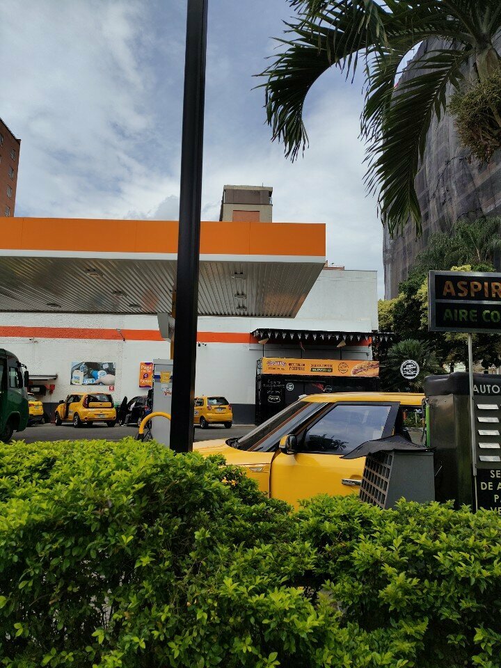 Benzin istasyonu Gas Station - Nutibara Primax, Medellin, foto