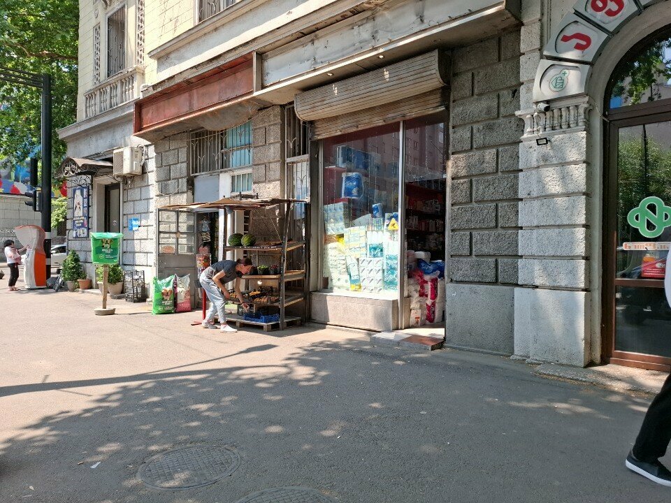 Ev temizlik ürünleri Market, Tiflis, foto