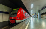 Düsseldorf-Flughafen Terminal (North Rhine-Westphalia, Düsseldorf), tren istasyonu  Kuzey Ren‑Vestfalya'dan