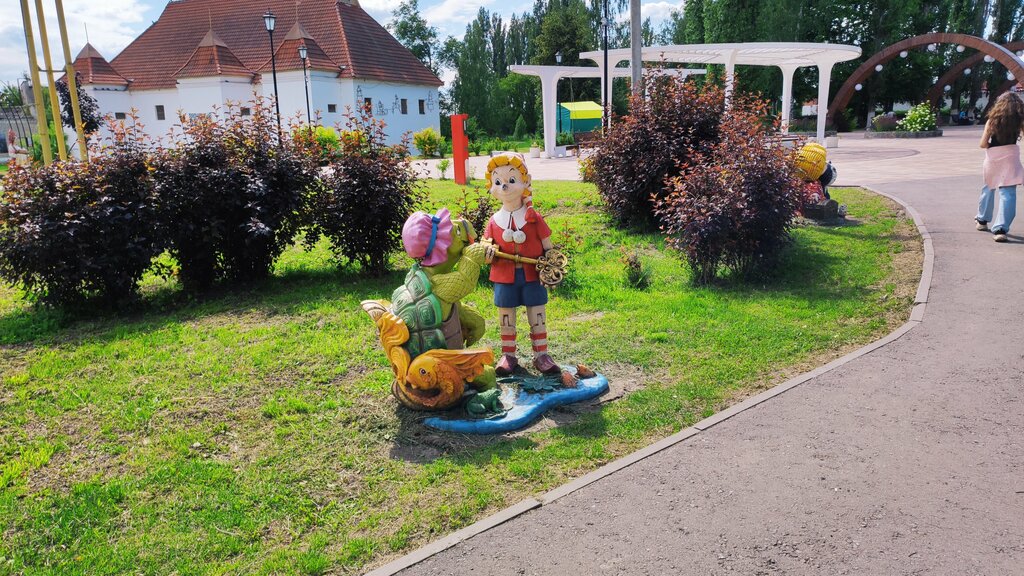 Park, sokak heykeli Буратино и черепаха, Çaplygin, foto