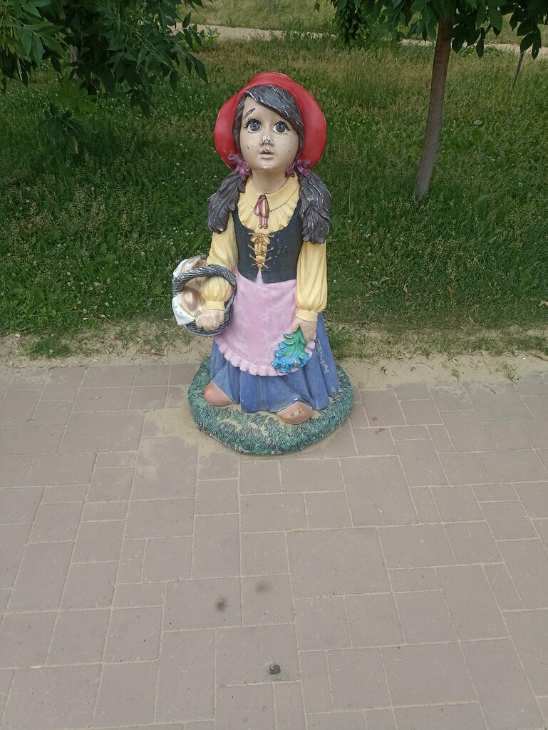 Park, sokak heykeli Красная шапочка, Volgograd, foto