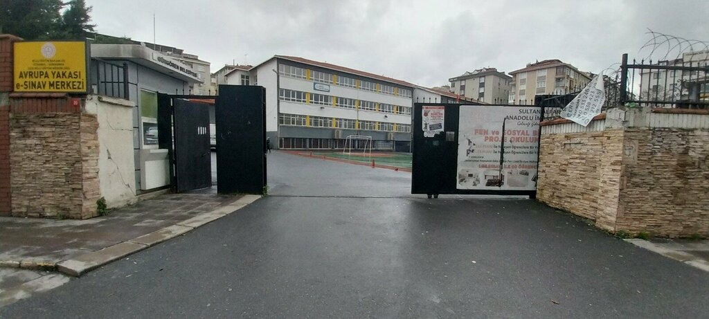 Ortaokul Mehmetçik Anadolu İmam Hatip Ortaokulu, İstanbul, foto