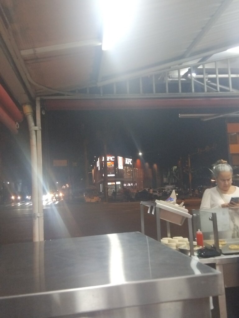 Bar In front of the station is a super giro, Cali, foto