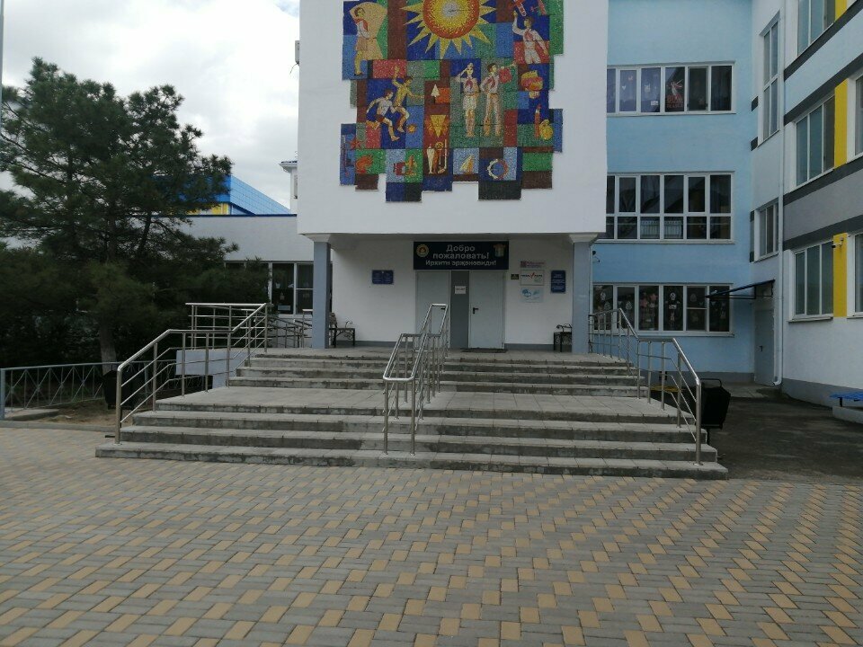 Ortaokul Secondary school № 18 named after B.B. Gorodovikov, Elista, foto