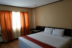 Holiday SPA Hotel (GOV. M. CUENCO AVE. BANILAD), otel  Cebu'dan
