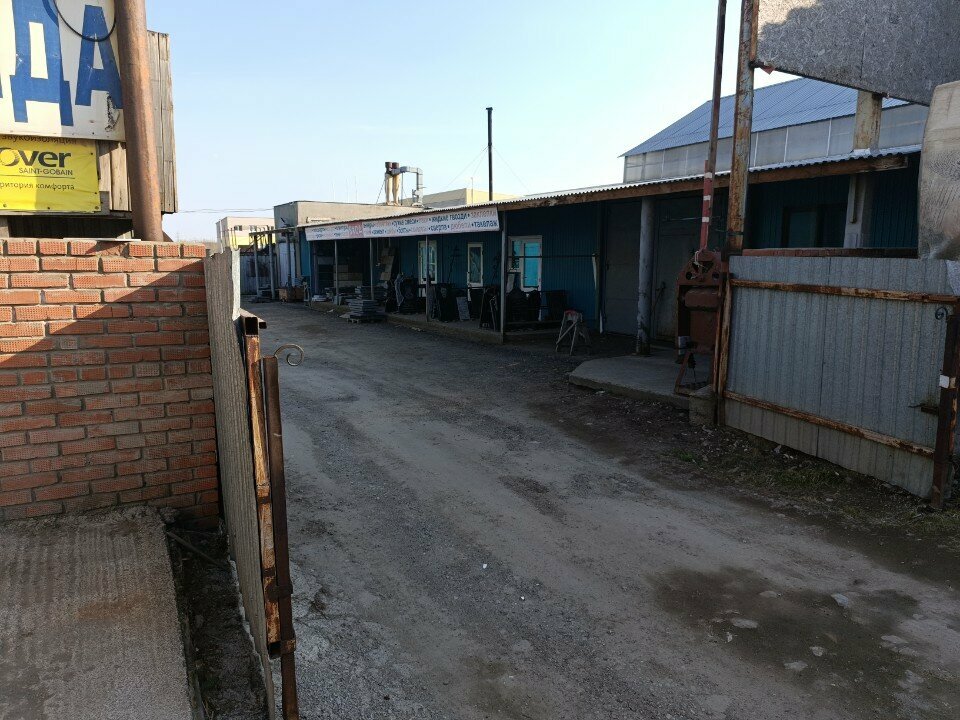 Heykel ve mezarlık taşı üreticileri Памятники, Naberejniye Çelny (Yar Çallı), foto