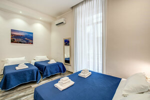 Napoli's Gold Hotel (Corso Umberto I No:216, Naples), otel  Napoli'den