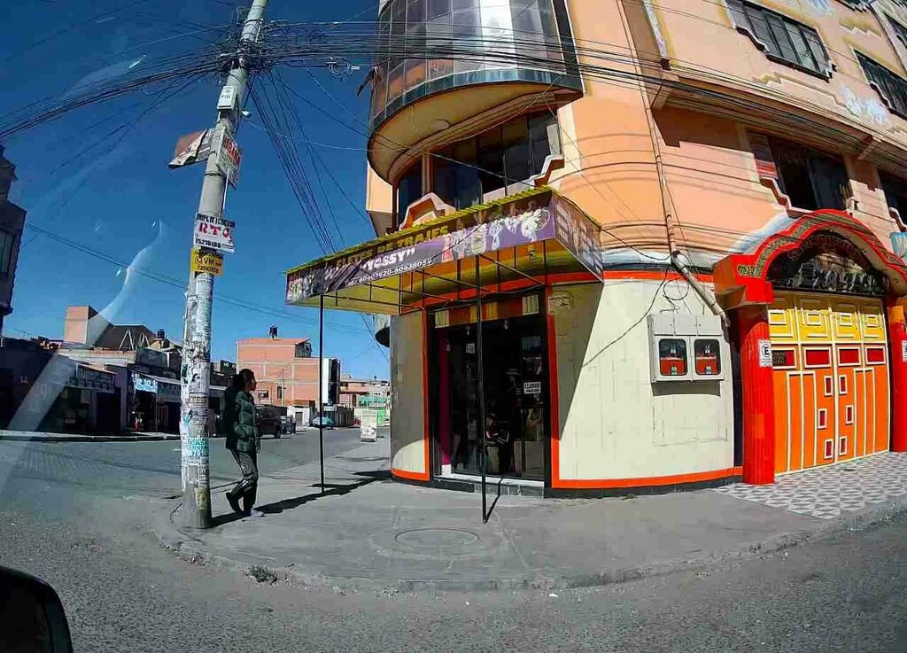Kostüm mağazaları Yossy Suit Freight, El Alto, foto