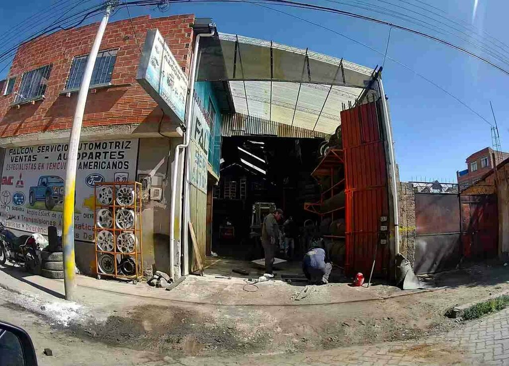 Motosiklet yedek parçaları Importadora Falcon, El Alto, foto